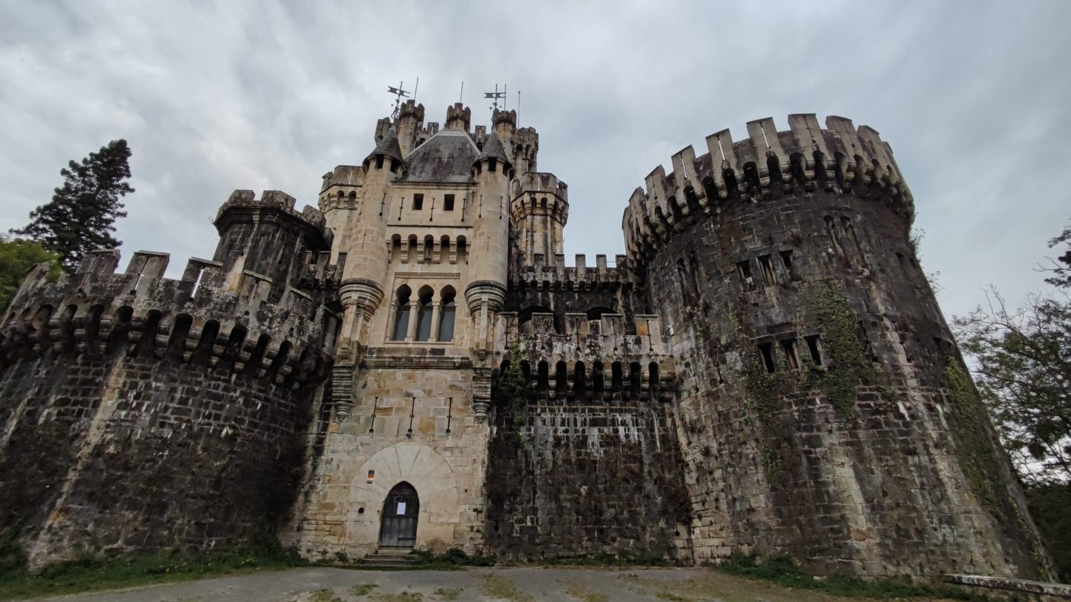 El Castillo de Butrón: un castillo de cuento en el corazón del País ...