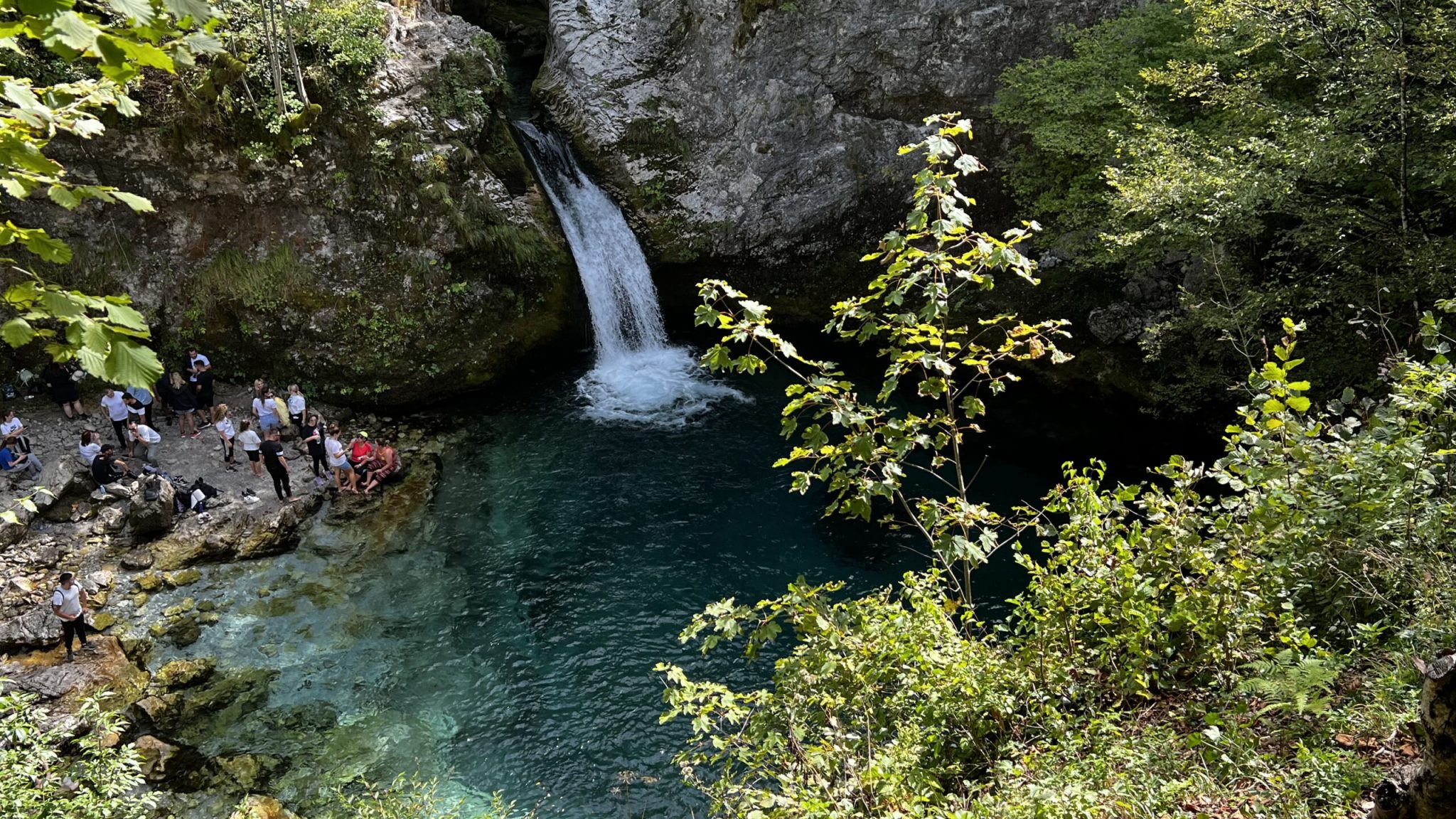 Ruta al Blue Eye de Theth, un paseo por los Alpes Albaneses • planDviajero