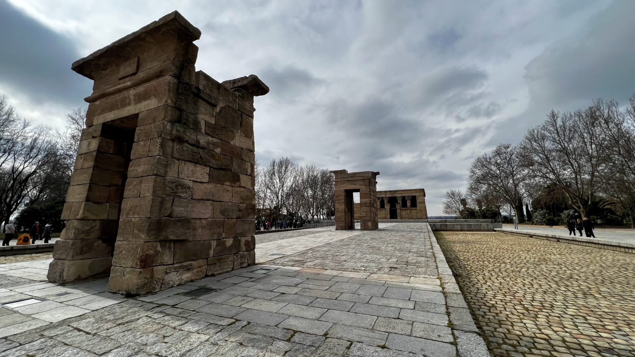 Visita al Templo de Debod en Madrid, un atardecer mágico • planDviajero
