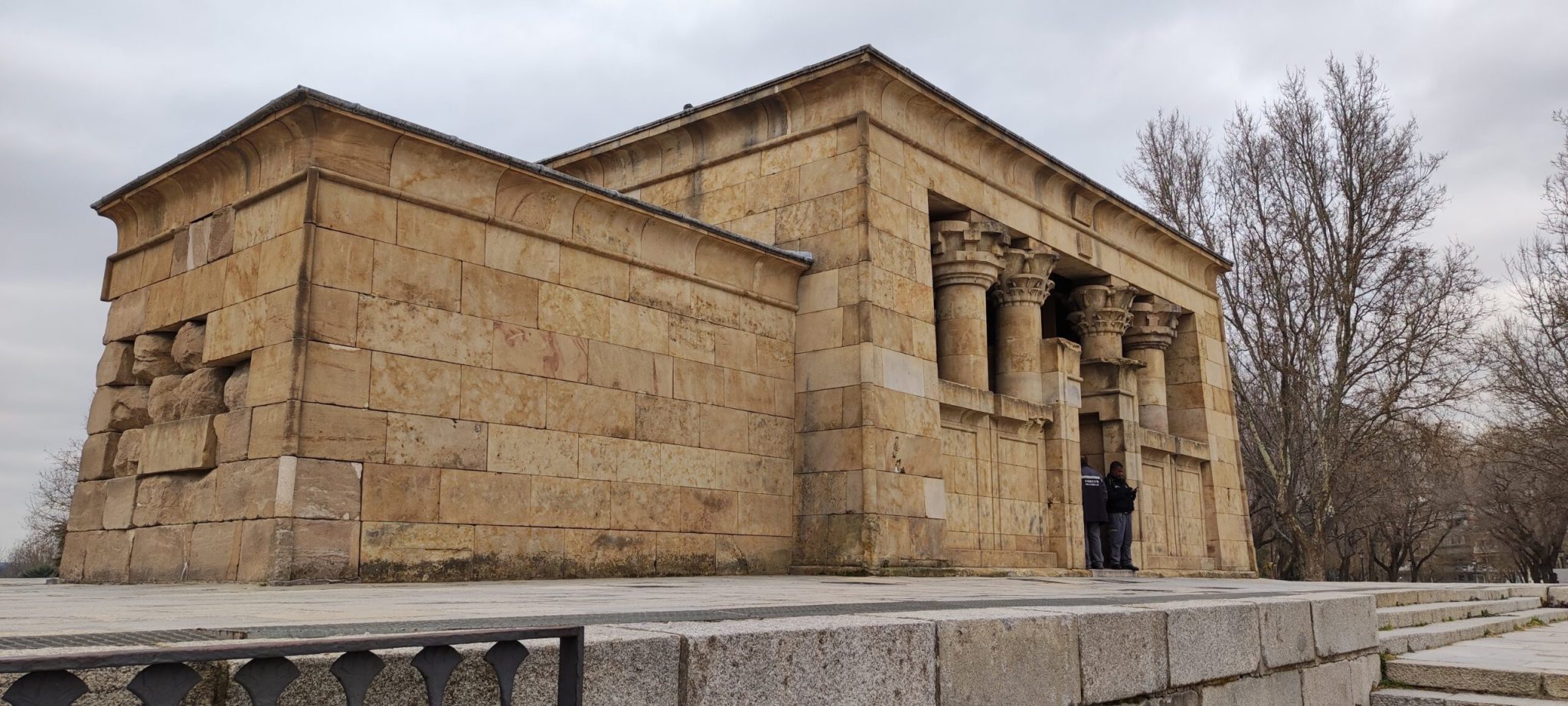 Visita al Templo de Debod en Madrid, un atardecer mágico • planDviajero